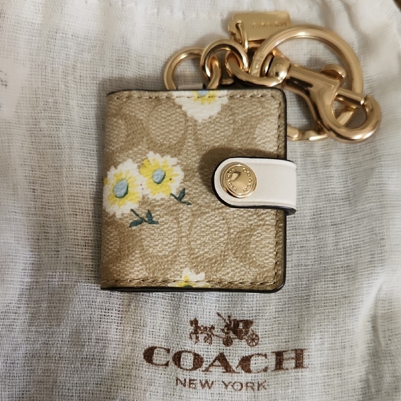 Coach | Accessories | Coach Daisy Print Photo And Key Holder With ...